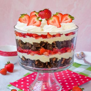 Easy No Bake Neapolitan Cheesecake Trifle - Inside BruCrew Life