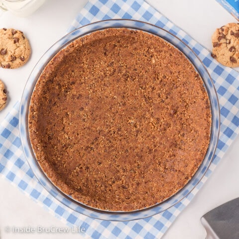 Chocolate Chip Cookie Pie Crust - Inside BruCrew Life