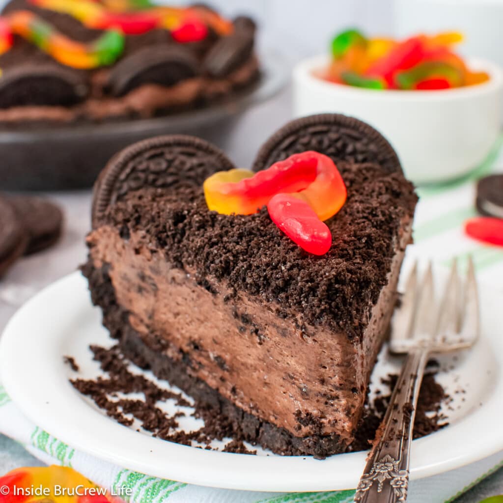 Easy Chocolate Oreo Dirt Pie Recipe - Inside BruCrew Life