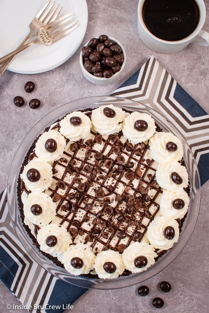 Easy No Bake Mudslide Pie Recipe - Inside BruCrew Life