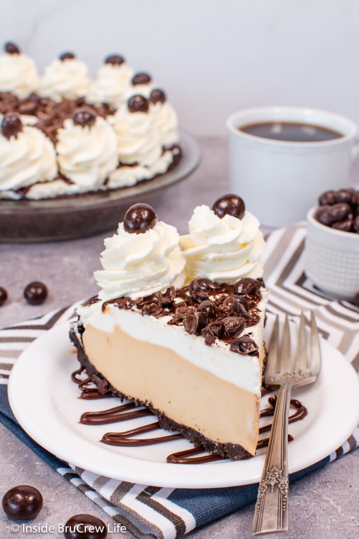 Easy No Bake Mudslide Pie Recipe - Inside BruCrew Life